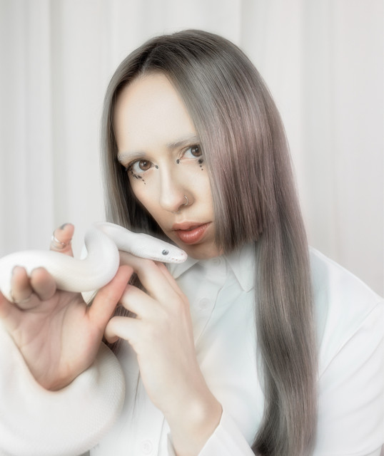 Luna Aura - Agent, Manager, Publicist Contact Info