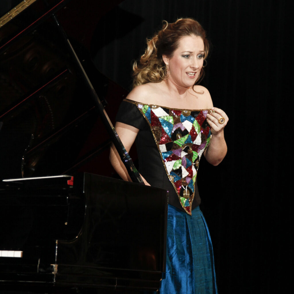 Lola Astanova - Agent, Manager, Publicist Contact Info