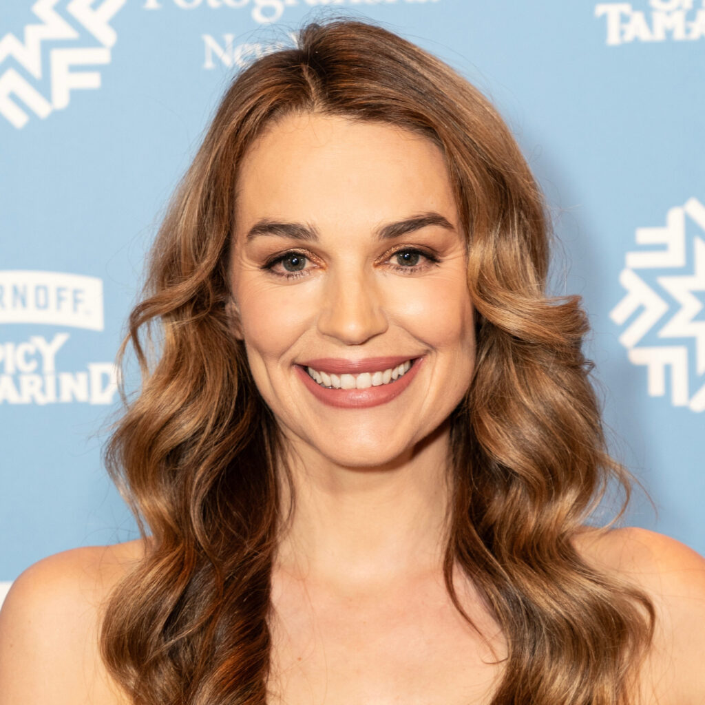 Laura Gordon - Agent, Manager, Publicist Contact Info